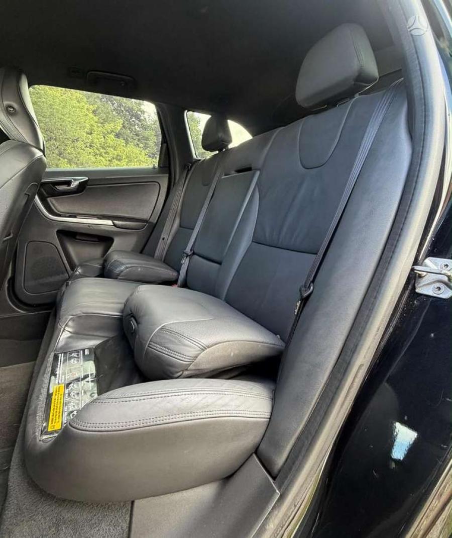 Black Volvo XC60 2013 in Siauliai, with an engine capacity of 1.98 L and mileage of 264 thousand km for 11950 €, photo 24 on AUTOMOTO.COM.LV