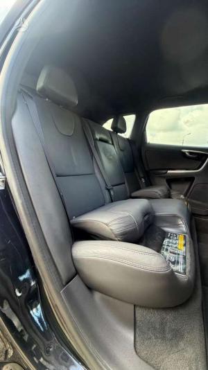 Black Volvo XC60 2013 in Siauliai, with an engine capacity of 1.98 L and mileage of 264 thousand km for 11950 €, photo 25 on AUTOMOTO.COM.LV