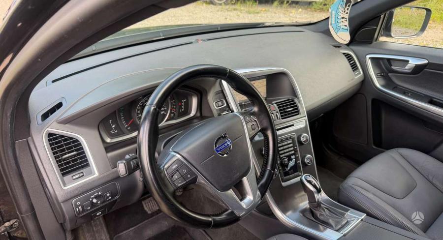 Black Volvo XC60 2013 in Siauliai, with an engine capacity of 1.98 L and mileage of 264 thousand km for 11950 €, photo 26 on AUTOMOTO.COM.LV