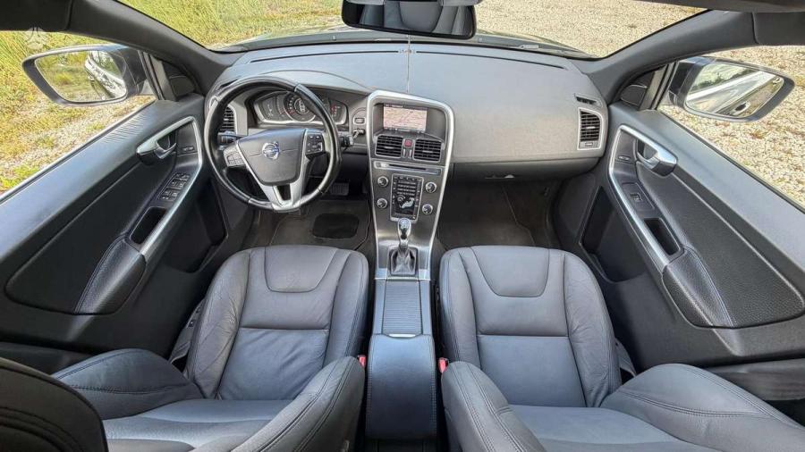 Black Volvo XC60 2013 in Siauliai, with an engine capacity of 1.98 L and mileage of 264 thousand km for 11950 €, photo 28 on AUTOMOTO.COM.LV