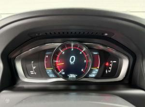 Black Volvo XC60 2013 in Utena, with an engine capacity of 2.40 L and mileage of 308 thousand km for 12250 €, photo 8 on AUTOMOTO.COM.LV