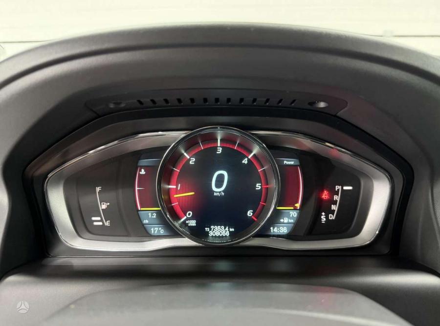 Black Volvo XC60 2013 in Utena, with an engine capacity of 2.40 L and mileage of 308 thousand km for 12250 €, photo 8 on AUTOMOTO.COM.LV
