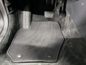 Black Volvo XC60 2013 in Utena, with an engine capacity of 2.40 L and mileage of 308 thousand km for 12250 €, photo 10 on AUTOMOTO.COM.LV