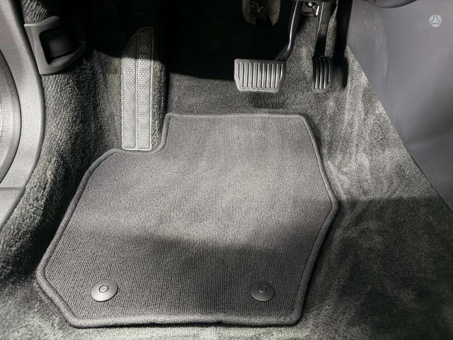 Black Volvo XC60 2013 in Utena, with an engine capacity of 2.40 L and mileage of 308 thousand km for 12250 €, photo 10 on AUTOMOTO.COM.LV