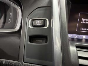 Black Volvo XC60 2013 in Utena, with an engine capacity of 2.40 L and mileage of 308 thousand km for 12250 €, photo 11 on AUTOMOTO.COM.LV