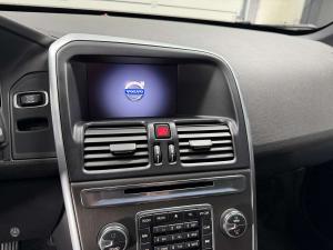 Black Volvo XC60 2013 in Utena, with an engine capacity of 2.40 L and mileage of 308 thousand km for 12250 €, photo 12 on AUTOMOTO.COM.LV