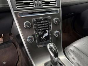 Black Volvo XC60 2013 in Utena, with an engine capacity of 2.40 L and mileage of 308 thousand km for 12250 €, photo 15 on AUTOMOTO.COM.LV
