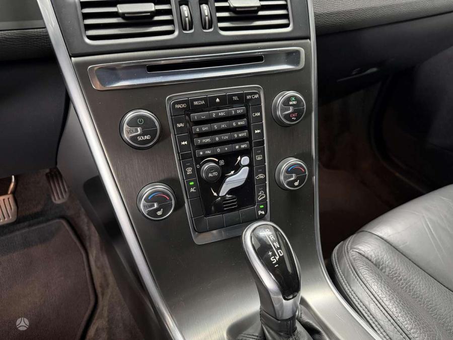 Black Volvo XC60 2013 in Utena, with an engine capacity of 2.40 L and mileage of 308 thousand km for 12250 €, photo 15 on AUTOMOTO.COM.LV