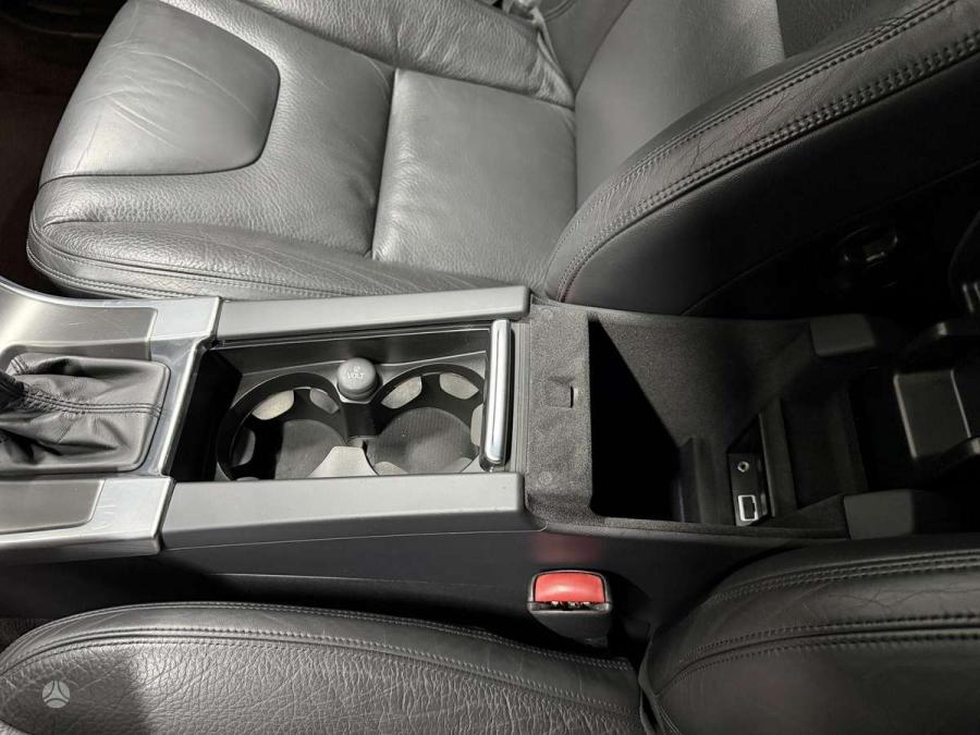 Black Volvo XC60 2013 in Utena, with an engine capacity of 2.40 L and mileage of 308 thousand km for 12250 €, photo 17 on AUTOMOTO.COM.LV