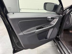 Black Volvo XC60 2013 in Utena, with an engine capacity of 2.40 L and mileage of 308 thousand km for 12250 €, photo 18 on AUTOMOTO.COM.LV