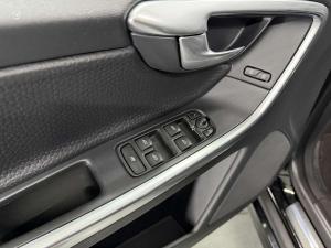 Black Volvo XC60 2013 in Utena, with an engine capacity of 2.40 L and mileage of 308 thousand km for 12250 €, photo 19 on AUTOMOTO.COM.LV