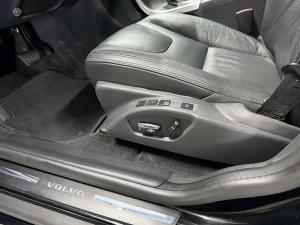 Black Volvo XC60 2013 in Utena, with an engine capacity of 2.40 L and mileage of 308 thousand km for 12250 €, photo 20 on AUTOMOTO.COM.LV