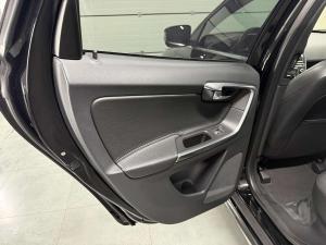 Black Volvo XC60 2013 in Utena, with an engine capacity of 2.40 L and mileage of 308 thousand km for 12250 €, photo 22 on AUTOMOTO.COM.LV