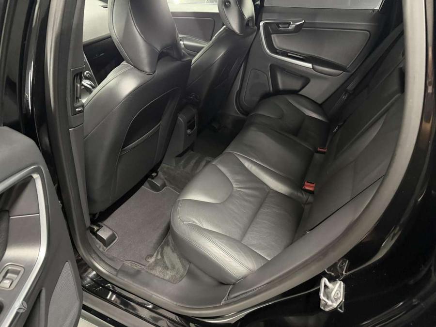 Black Volvo XC60 2013 in Utena, with an engine capacity of 2.40 L and mileage of 308 thousand km for 12250 €, photo 23 on AUTOMOTO.COM.LV