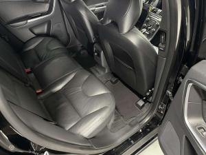 Black Volvo XC60 2013 in Utena, with an engine capacity of 2.40 L and mileage of 308 thousand km for 12250 €, photo 25 on AUTOMOTO.COM.LV