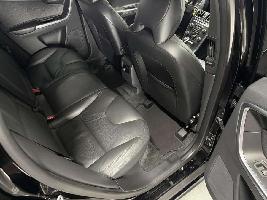 Black Volvo XC60 2013 in Utena, with an engine capacity of 2.40 L and mileage of 308 thousand km for 12250 €, photo 25 on AUTOMOTO.COM.LV