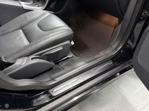 Black Volvo XC60 2013 in Utena, with an engine capacity of 2.40 L and mileage of 308 thousand km for 12250 €, photo 27 on AUTOMOTO.COM.LV