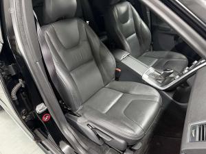 Black Volvo XC60 2013 in Utena, with an engine capacity of 2.40 L and mileage of 308 thousand km for 12250 €, photo 28 on AUTOMOTO.COM.LV