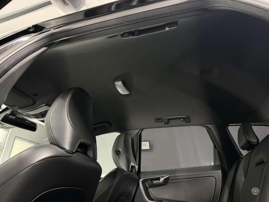 Black Volvo XC60 2013 in Utena, with an engine capacity of 2.40 L and mileage of 308 thousand km for 12250 €, photo 29 on AUTOMOTO.COM.LV