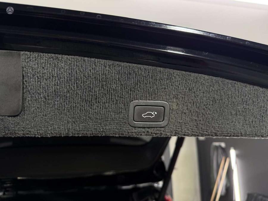 Black Volvo XC60 2013 in Utena, with an engine capacity of 2.40 L and mileage of 308 thousand km for 12250 €, photo 32 on AUTOMOTO.COM.LV