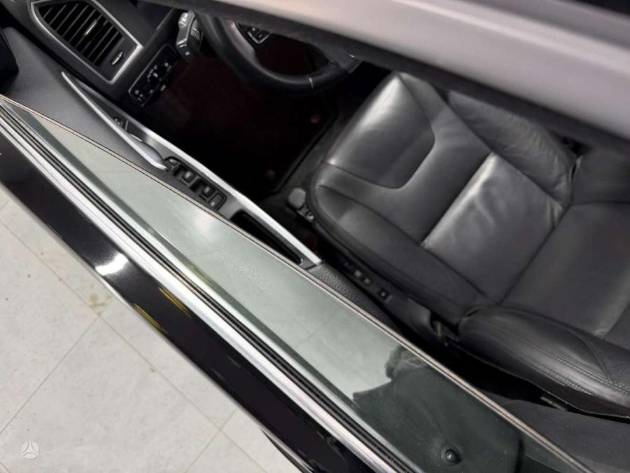 Black Volvo XC60 2013 in Utena, with an engine capacity of 2.40 L and mileage of 308 thousand km for 12250 €, photo 34 on AUTOMOTO.COM.LV