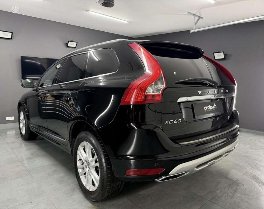 Black Volvo XC60 2013 in Utena, with an engine capacity of 2.40 L and mileage of 308 thousand km for 12250 €, photo 42 on AUTOMOTO.COM.LV