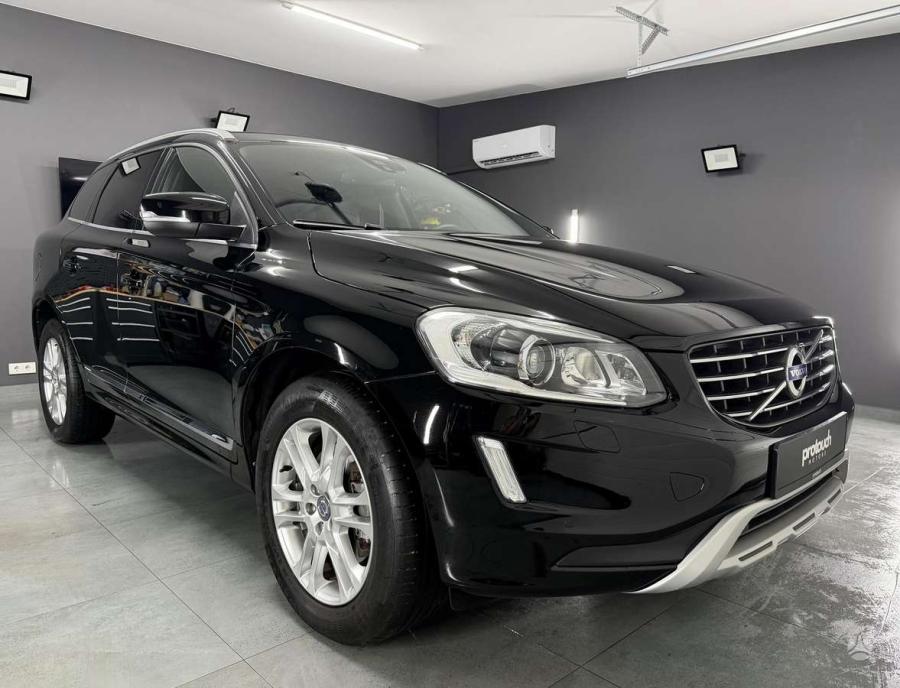 Black Volvo XC60 2013 in Utena, with an engine capacity of 2.40 L and mileage of 308 thousand km for 12250 €, photo 44 on AUTOMOTO.COM.LV