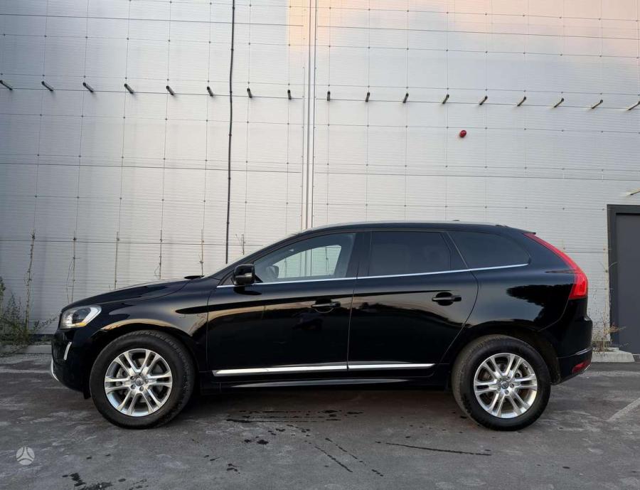 Black Volvo XC60 2013 in Utena, with an engine capacity of 2.40 L and mileage of 308 thousand km for 12250 €, photo 54 on AUTOMOTO.COM.LV
