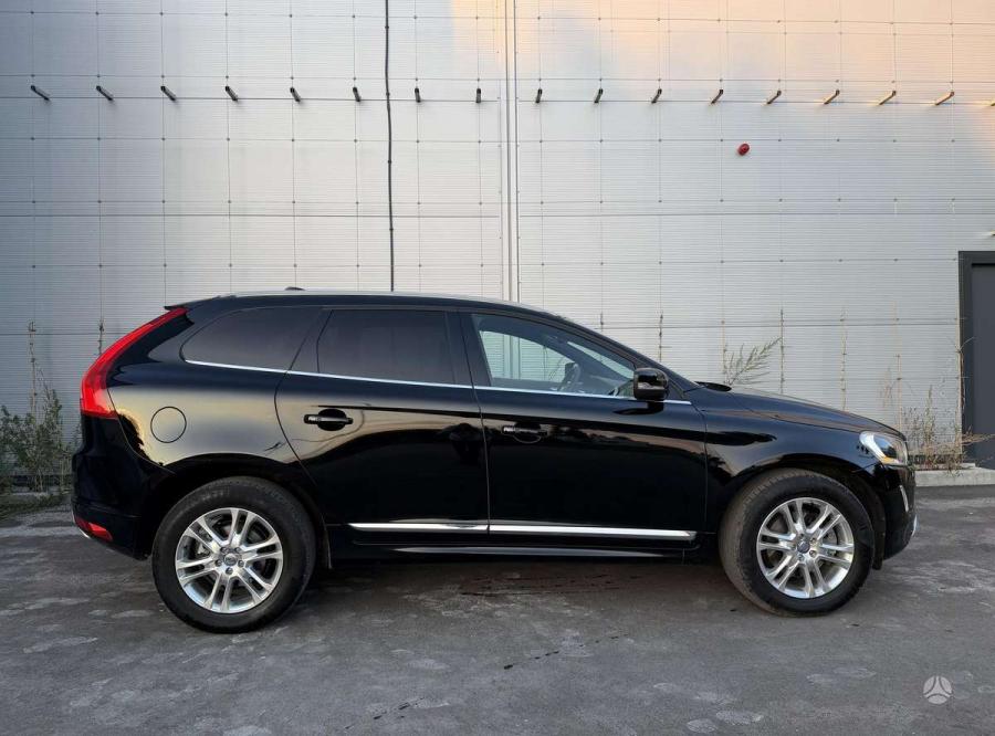 Black Volvo XC60 2013 in Utena, with an engine capacity of 2.40 L and mileage of 308 thousand km for 12250 €, photo 55 on AUTOMOTO.COM.LV