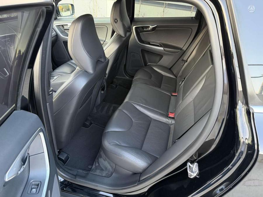 Black Volvo XC60 2013 in Utena, with an engine capacity of 2.40 L and mileage of 308 thousand km for 12250 €, photo 57 on AUTOMOTO.COM.LV