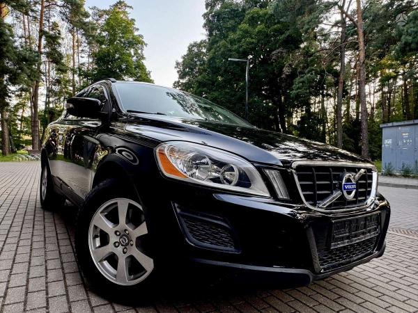 Вольво ХС60 2013 в Алитус на AUTOMOTO.COM.LV Черный Вольво ХС60 2013 в Алитус, объемом двигателя 1.98 л и пробегом 219 тыс. км за 9899 €, фото 1 на AUTOMOTO.COM.LV