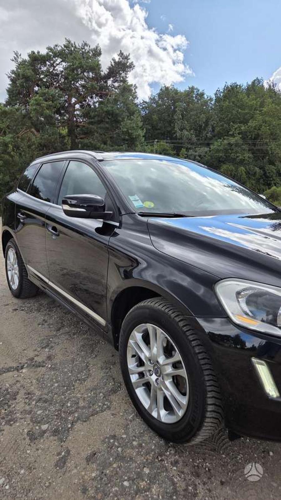 Black Volvo XC60 2013 in Kaunas, with an engine capacity of 2.40 L and mileage of 238 thousand km for 13100 €, photo 3 on AUTOMOTO.COM.LV