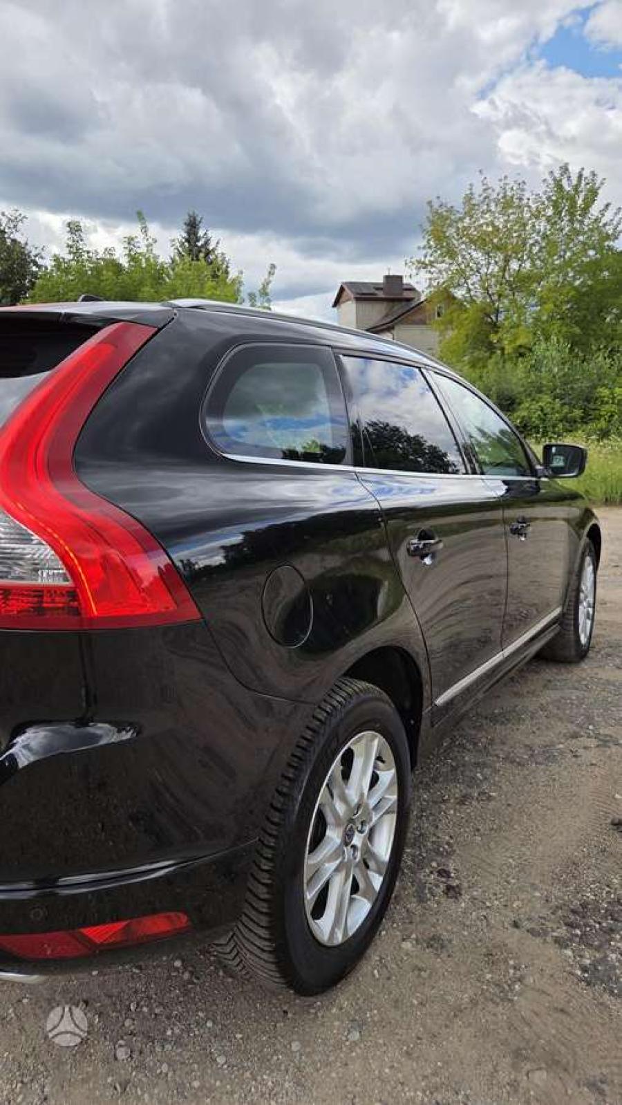 Black Volvo XC60 2013 in Kaunas, with an engine capacity of 2.40 L and mileage of 238 thousand km for 13100 €, photo 6 on AUTOMOTO.COM.LV