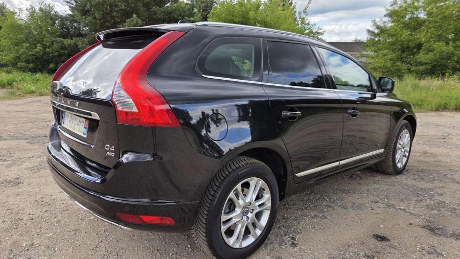 Black Volvo XC60 2013 in Kaunas, with an engine capacity of 2.40 L and mileage of 238 thousand km for 13100 €, photo 7 on AUTOMOTO.COM.LV