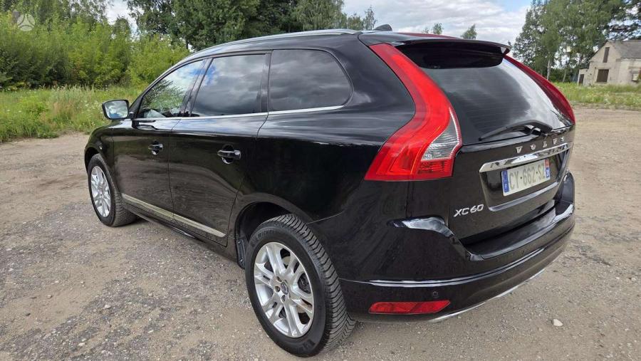 Black Volvo XC60 2013 in Kaunas, with an engine capacity of 2.40 L and mileage of 238 thousand km for 13100 €, photo 8 on AUTOMOTO.COM.LV