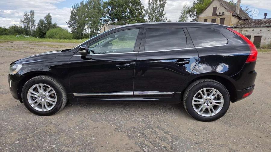 Black Volvo XC60 2013 in Kaunas, with an engine capacity of 2.40 L and mileage of 238 thousand km for 13100 €, photo 10 on AUTOMOTO.COM.LV