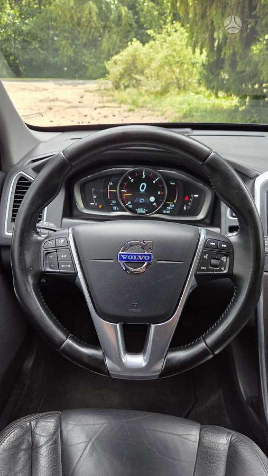 Black Volvo XC60 2013 in Kaunas, with an engine capacity of 2.40 L and mileage of 238 thousand km for 13100 €, photo 16 on AUTOMOTO.COM.LV