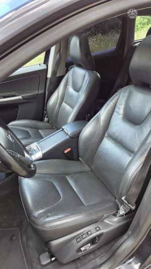 Black Volvo XC60 2013 in Kaunas, with an engine capacity of 2.40 L and mileage of 238 thousand km for 13100 €, photo 17 on AUTOMOTO.COM.LV