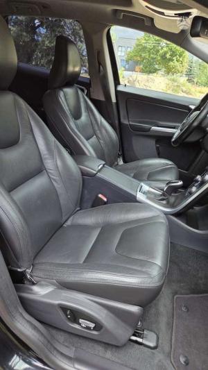 Black Volvo XC60 2013 in Kaunas, with an engine capacity of 2.40 L and mileage of 238 thousand km for 13100 €, photo 18 on AUTOMOTO.COM.LV