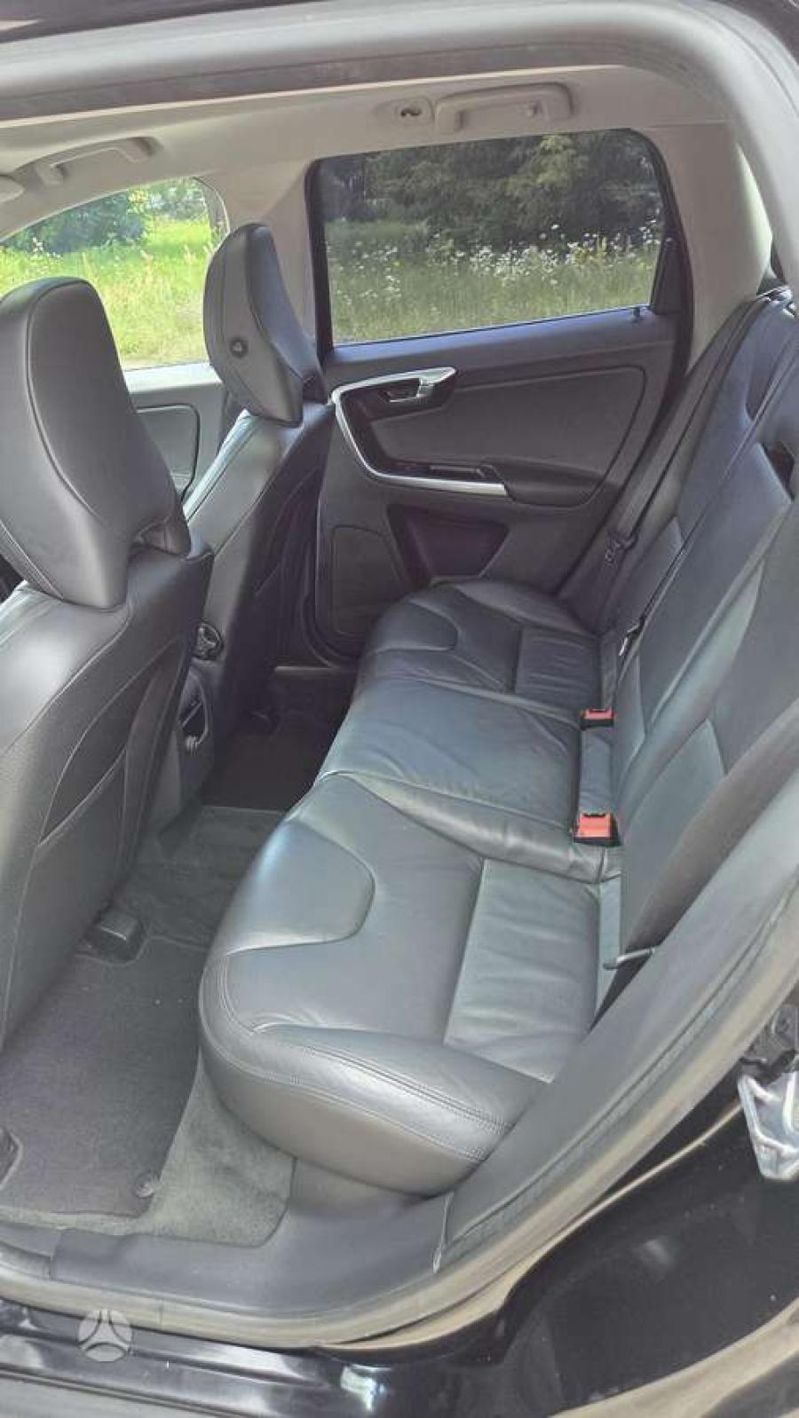 Black Volvo XC60 2013 in Kaunas, with an engine capacity of 2.40 L and mileage of 238 thousand km for 13100 €, photo 20 on AUTOMOTO.COM.LV