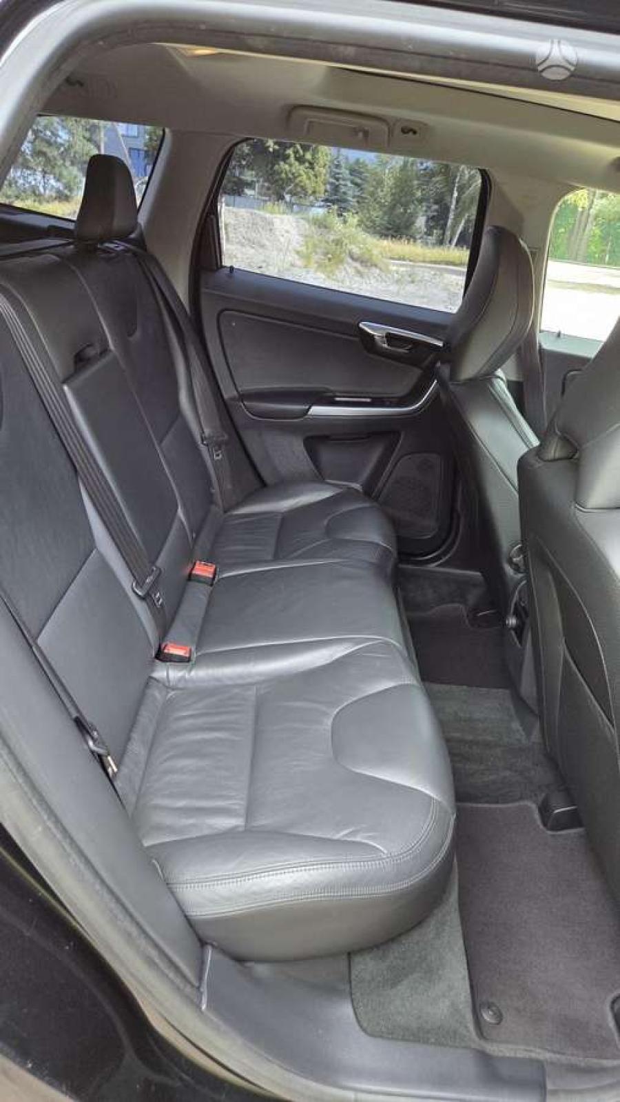 Black Volvo XC60 2013 in Kaunas, with an engine capacity of 2.40 L and mileage of 238 thousand km for 13100 €, photo 21 on AUTOMOTO.COM.LV