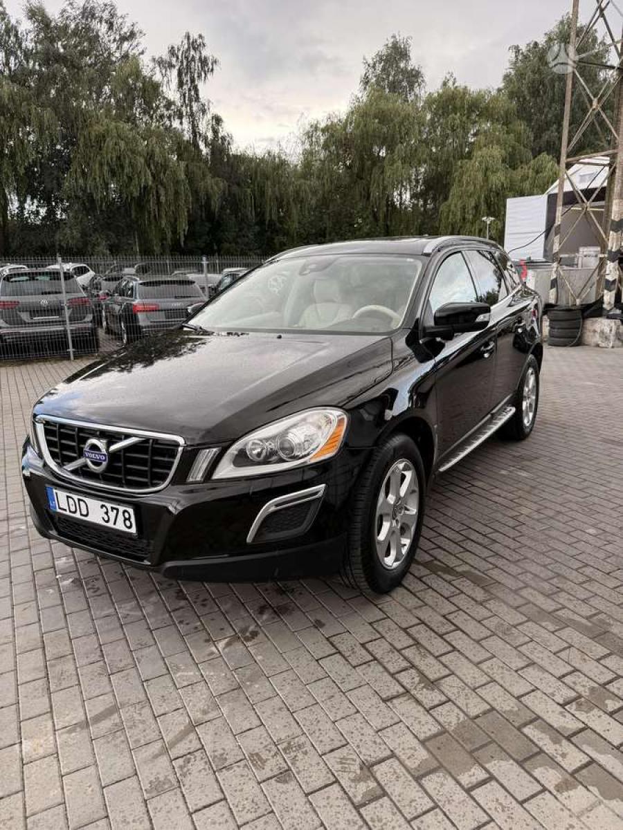 Black Volvo XC60 2013 in Marijampole, with an engine capacity of 3.19 L and mileage of 165 thousand km for 8399 €, photo 3 on AUTOMOTO.COM.LV