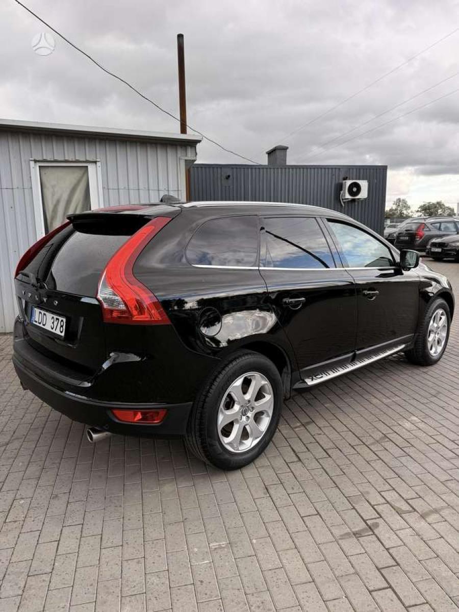 Black Volvo XC60 2013 in Marijampole, with an engine capacity of 3.19 L and mileage of 165 thousand km for 8399 €, photo 4 on AUTOMOTO.COM.LV