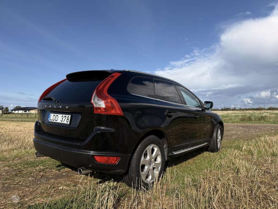 Black Volvo XC60 2013 in Marijampole, with an engine capacity of 3.19 L and mileage of 165 thousand km for 8399 €, photo 7 on AUTOMOTO.COM.LV
