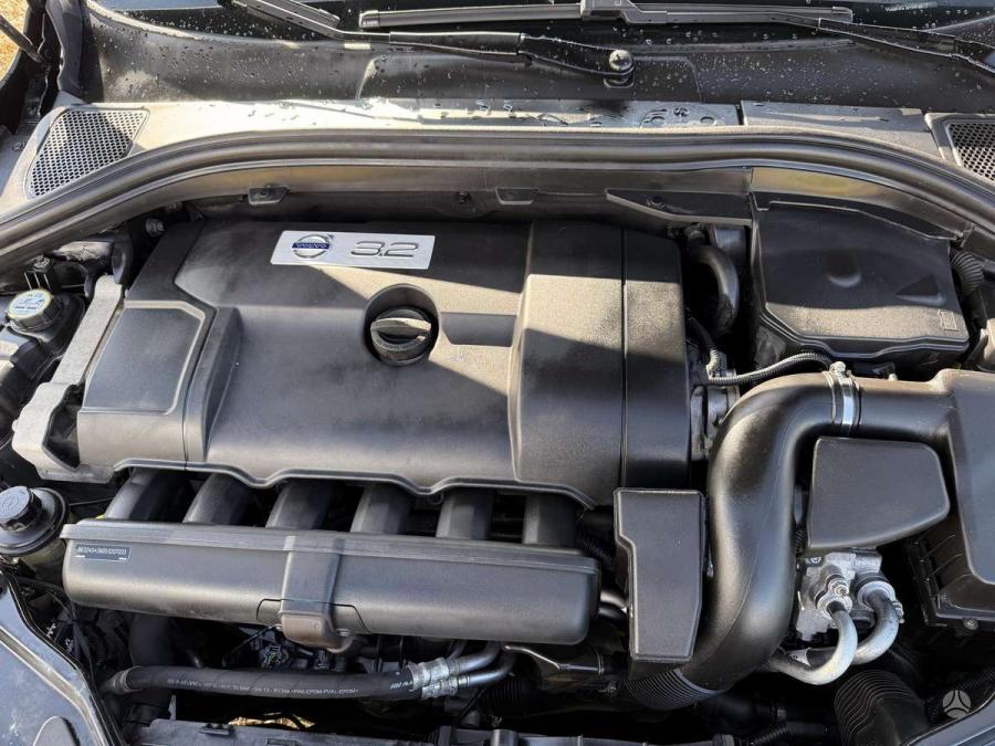 Black Volvo XC60 2013 in Marijampole, with an engine capacity of 3.19 L and mileage of 165 thousand km for 8399 €, photo 14 on AUTOMOTO.COM.LV