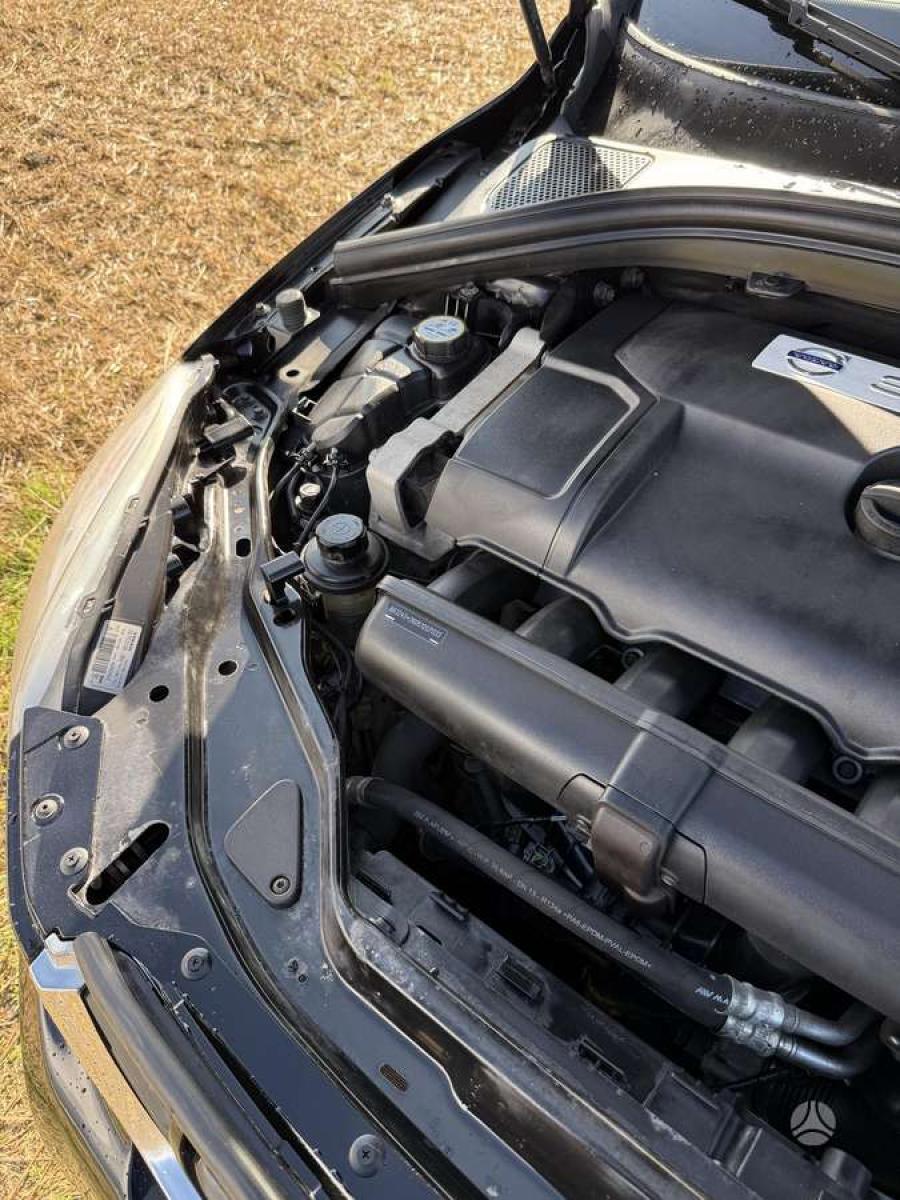 Black Volvo XC60 2013 in Marijampole, with an engine capacity of 3.19 L and mileage of 165 thousand km for 8399 €, photo 16 on AUTOMOTO.COM.LV