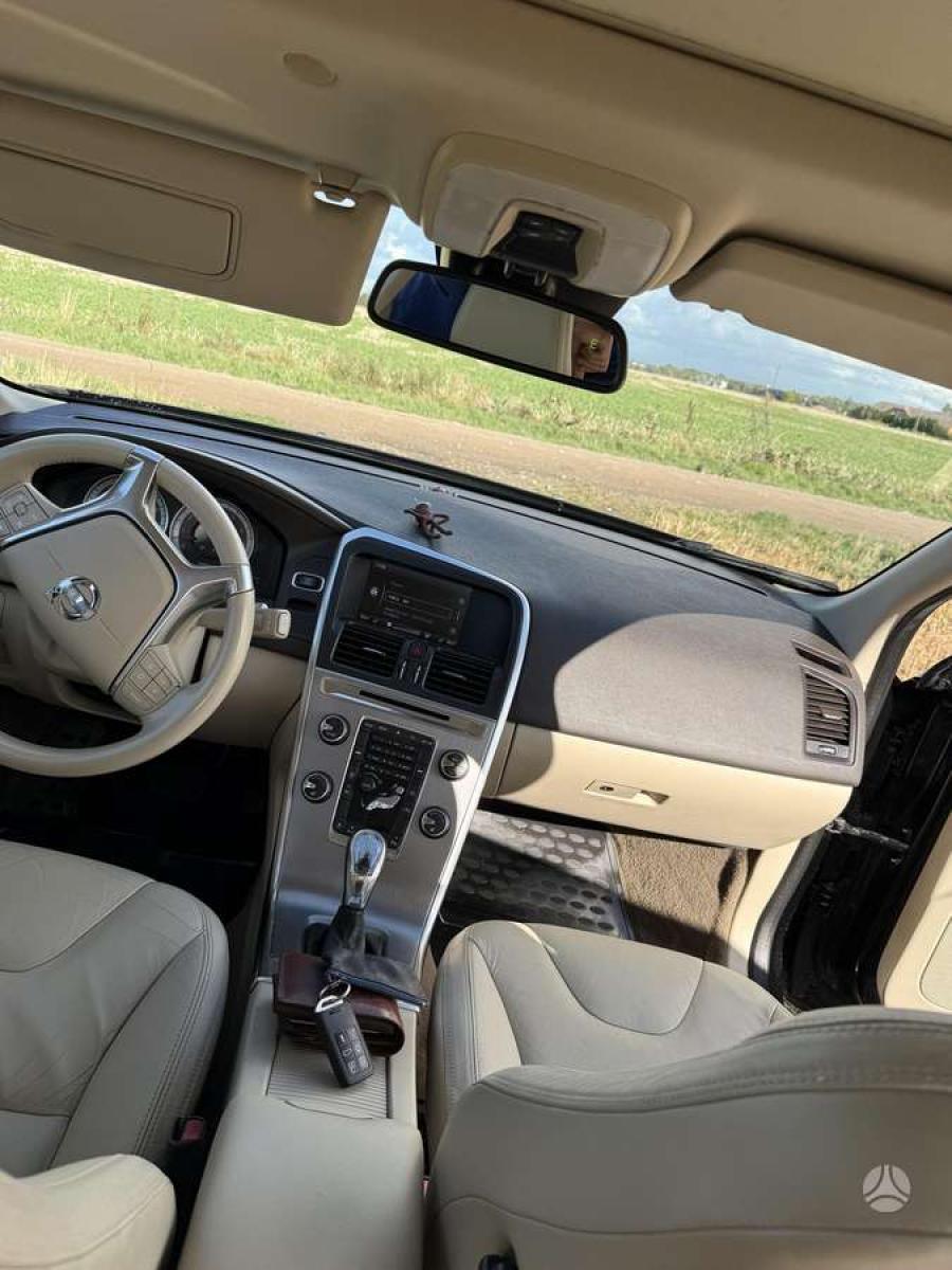Black Volvo XC60 2013 in Marijampole, with an engine capacity of 3.19 L and mileage of 165 thousand km for 8399 €, photo 21 on AUTOMOTO.COM.LV