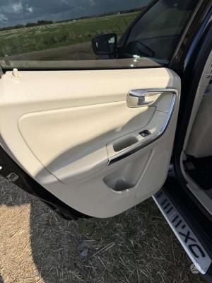 Black Volvo XC60 2013 in Marijampole, with an engine capacity of 3.19 L and mileage of 165 thousand km for 8399 €, photo 23 on AUTOMOTO.COM.LV