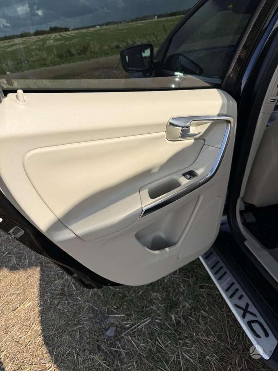 Black Volvo XC60 2013 in Marijampole, with an engine capacity of 3.19 L and mileage of 165 thousand km for 8399 €, photo 23 on AUTOMOTO.COM.LV