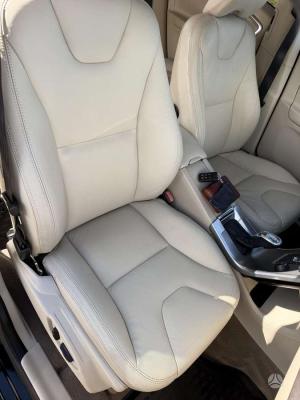 Black Volvo XC60 2013 in Marijampole, with an engine capacity of 3.19 L and mileage of 165 thousand km for 8399 €, photo 26 on AUTOMOTO.COM.LV